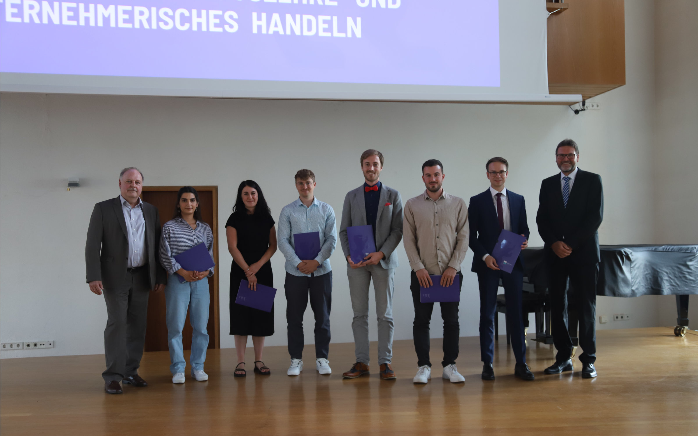 Abschlussfeier Fakultät T des WS 22/23 | RWU Hochschule Ravensburg ...