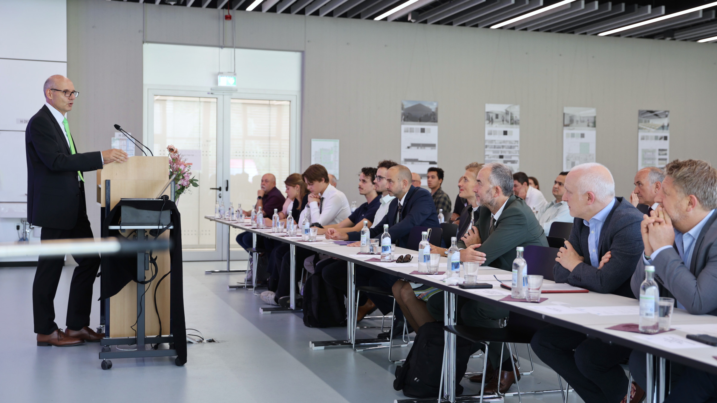 Verleihung Honorarprofessur an Dr. Peter Fath | RWU Hochschule ...