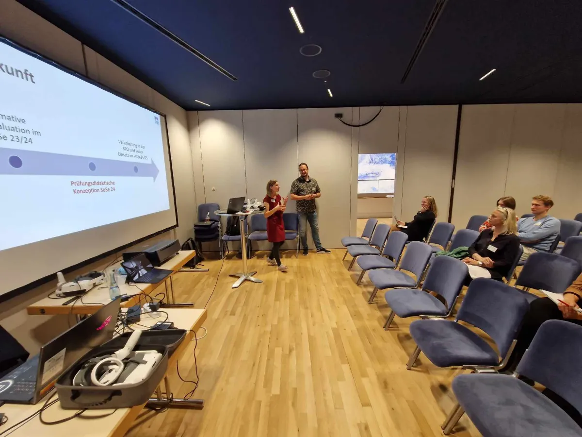 Immersive Learning Lab und Studiengang Angewandte Psychologie | RWU ...