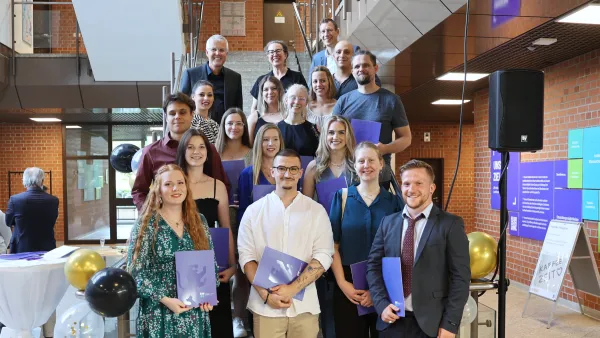 78 students celebrate their graduation | RWU Hochschule Ravensburg ...