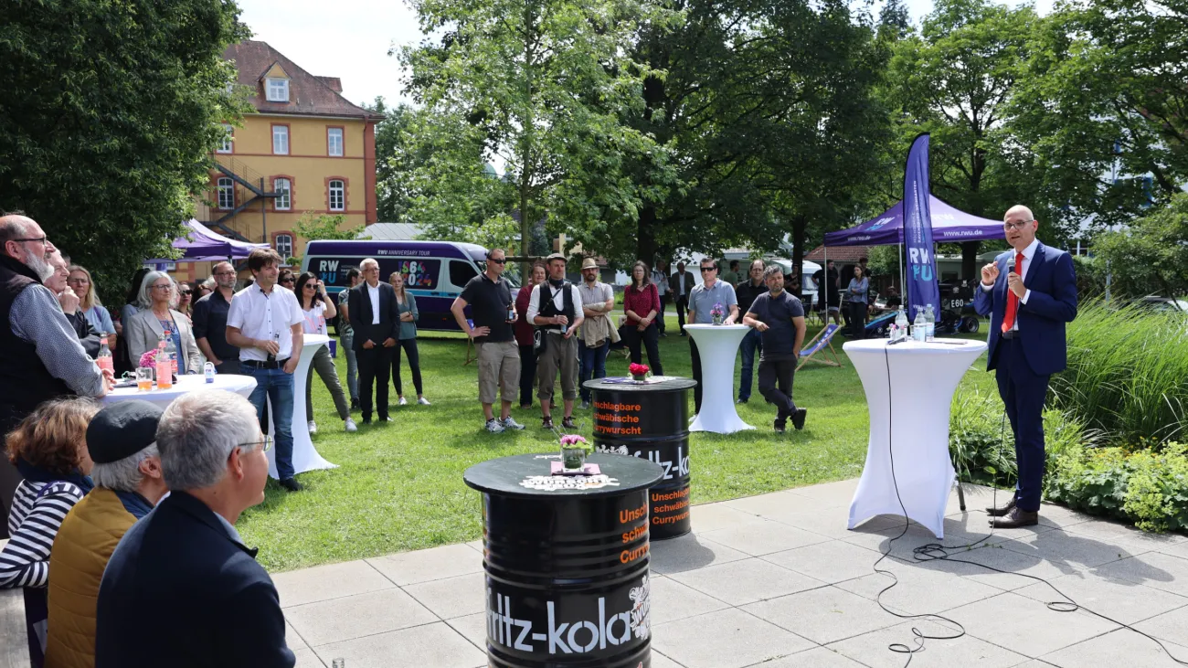 Press release – RWU ANNIVERSARY TOUR launched | RWU Hochschule ...