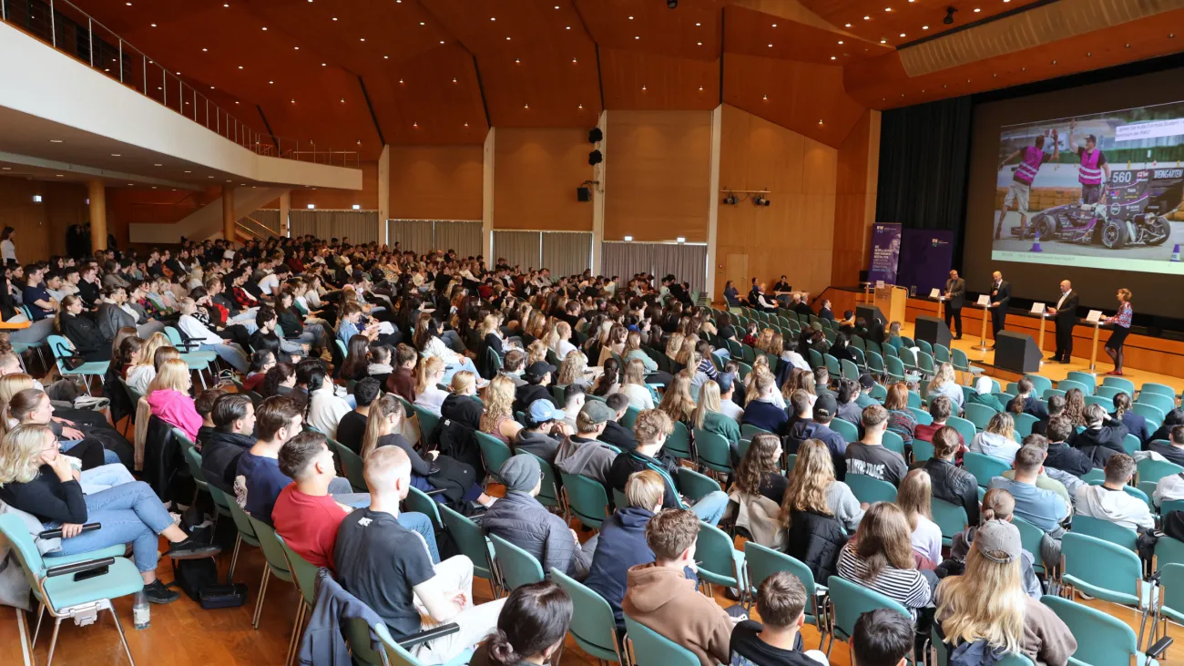 Pressemitteilung – RWU startet ins Wintersemester und begrüßt über 800 ...